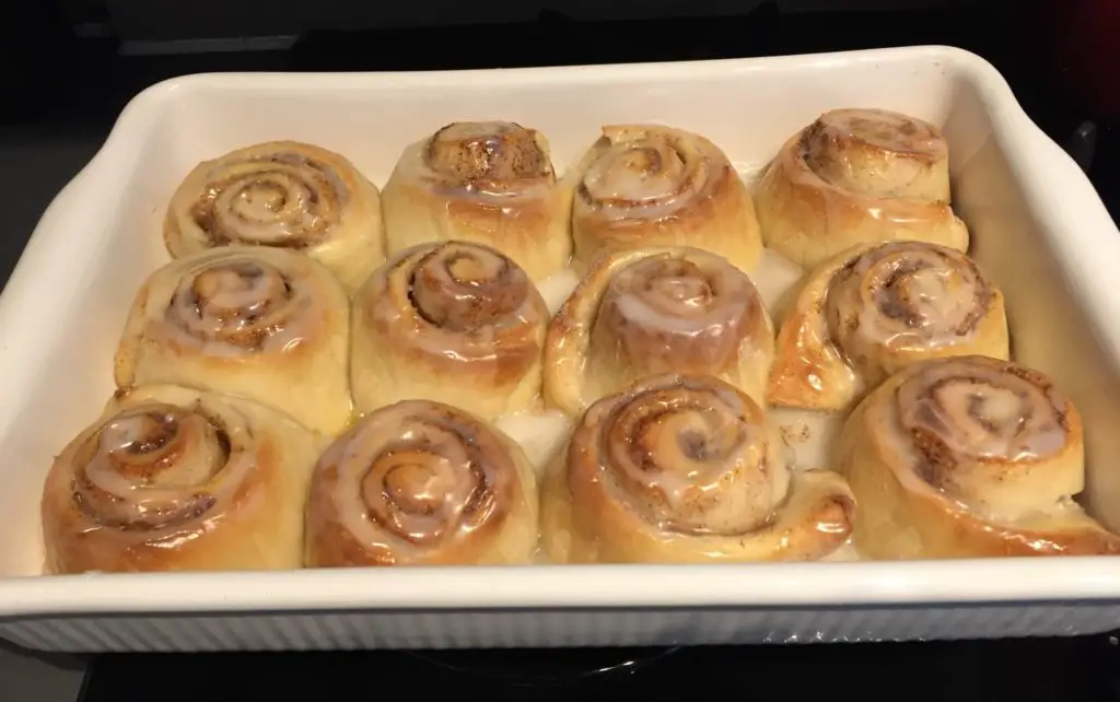 Cinnabon Copycat Recipe For Cinnamon Rolls - The DIY Life