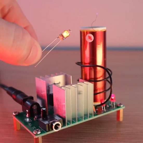 High Voltage Discharge From Small DIY Tesla Coil - The DIY Life