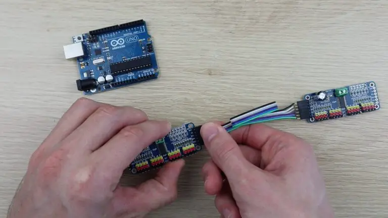 Mechanical 7 Segment Display Clock Using An Arduino & 28 Servos - The ...