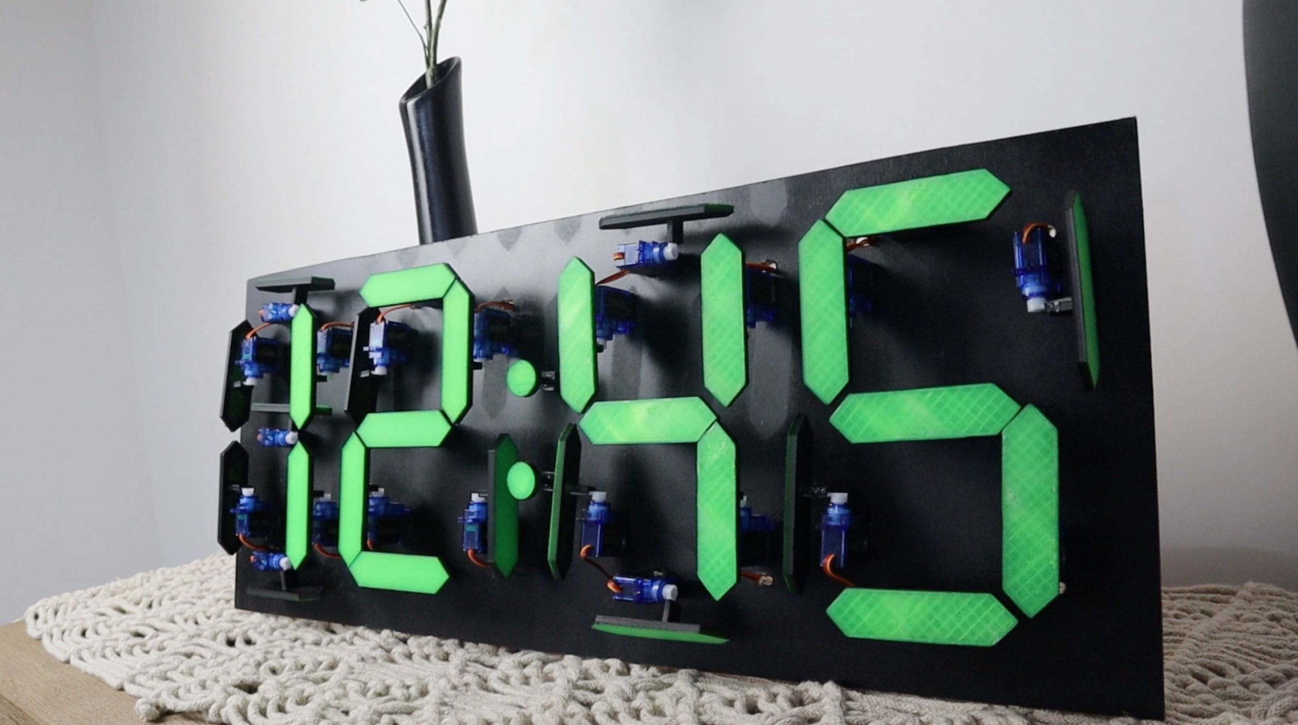Mechanical 7 Segment Display Clock Using An Arduino 28 Servos The