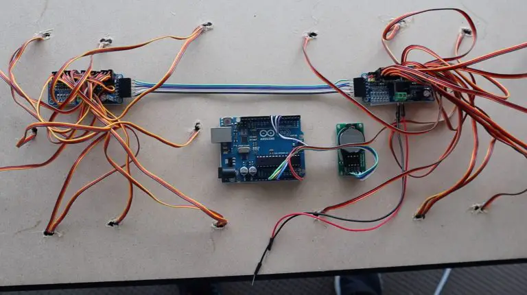Mechanical 7 Segment Display Clock Using An Arduino & 28 Servos - The ...