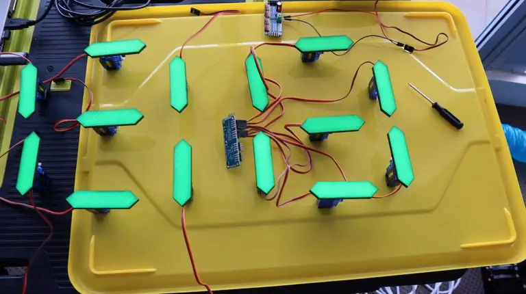 Mechanical 7 Segment Display Clock Using An Arduino & 28 Servos - The ...