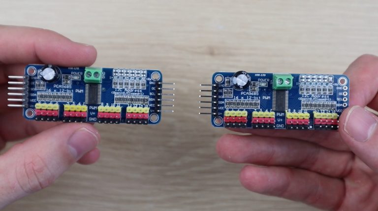 Mechanical 7 Segment Display Clock Using An Arduino & 28 Servos - The DIY Life