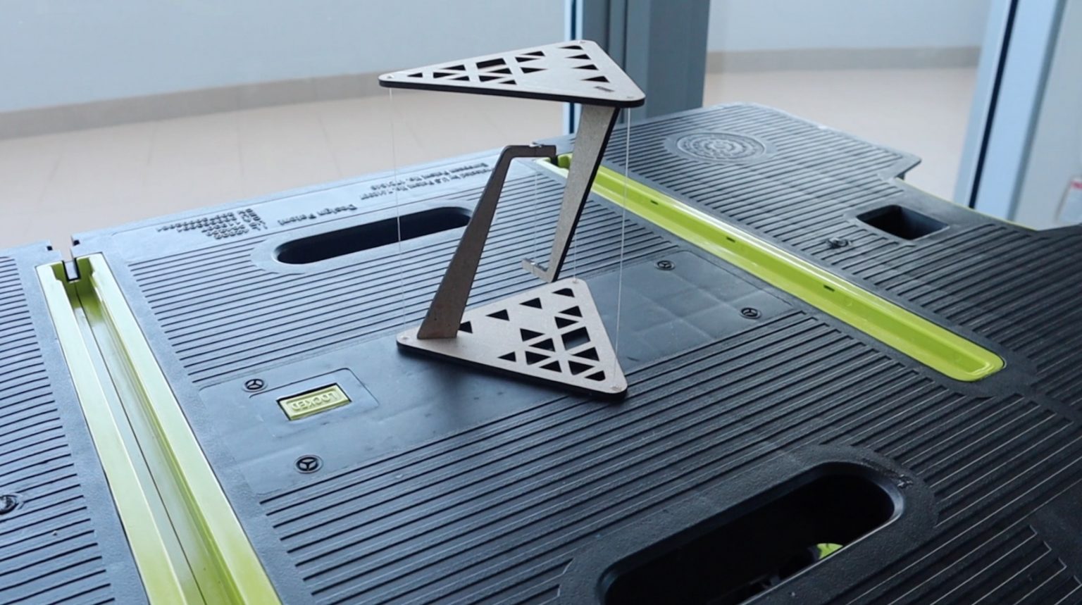 Make Your Own Desktop Tensegrity Tables - The DIY Life