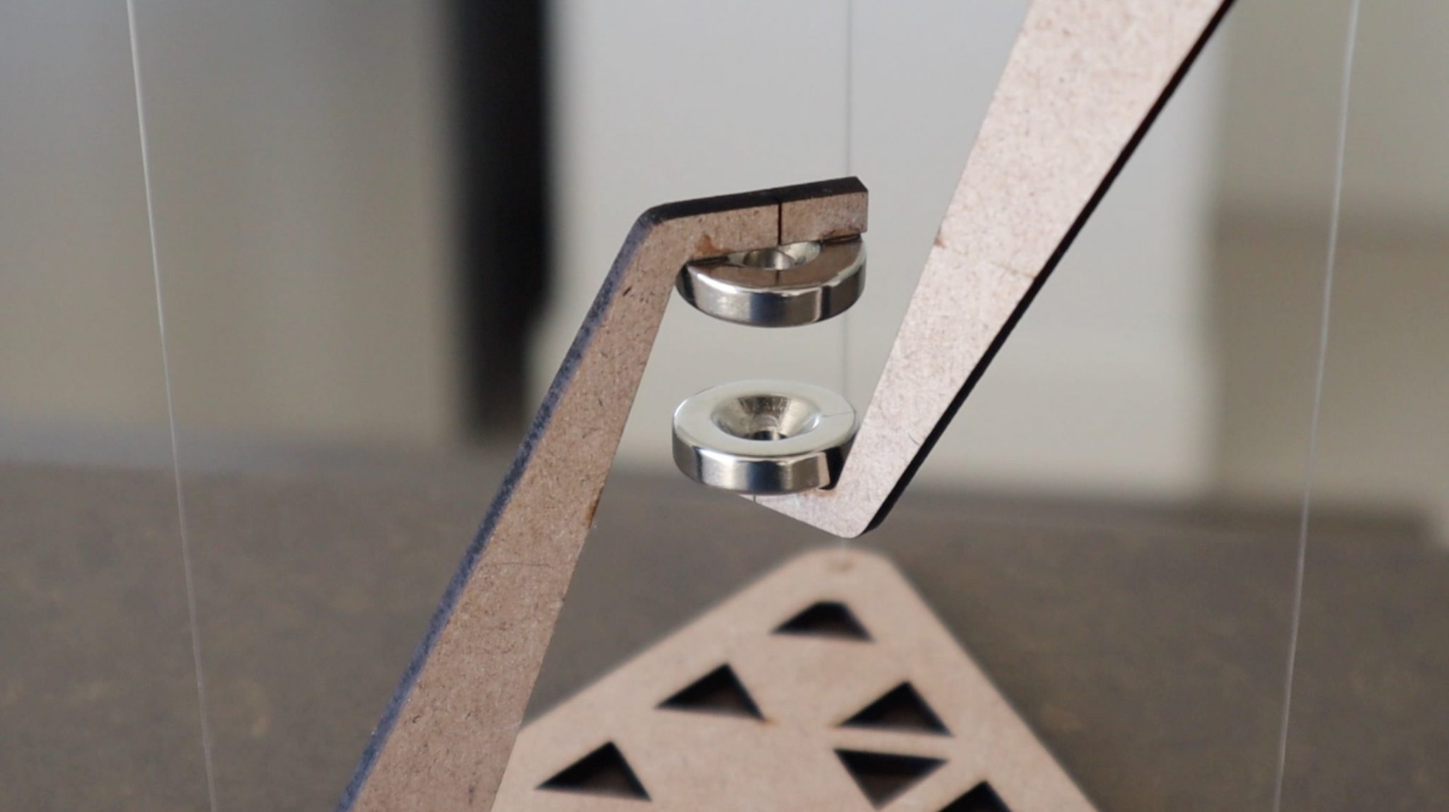 Make Your Own Desktop Tensegrity Tables - The DIY Life