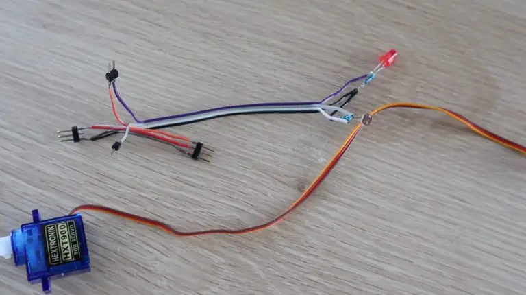 An Arduino Playing The Chrome Dino Game On Another Arduino - The DIY Life