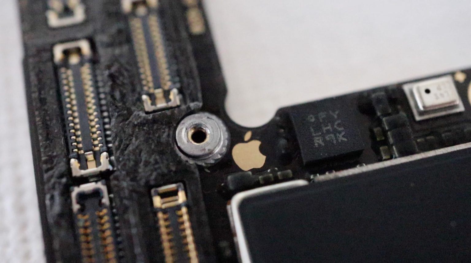 iPhone X Ultimate Teardown - Amazing Close Up Shots - The DIY Life