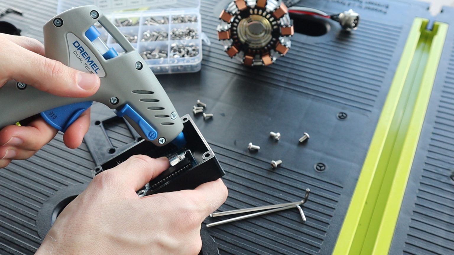 DIY Arc Reactor CPU Performance Monitor, Powered By An Arduino - The ...