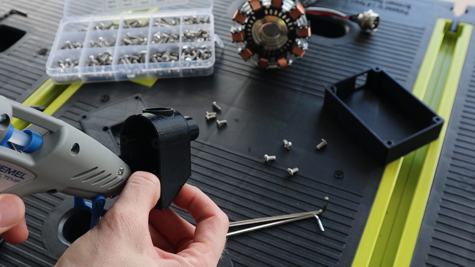 DIY Arc Reactor CPU Performance Monitor, Powered By An Arduino - The DIY Life