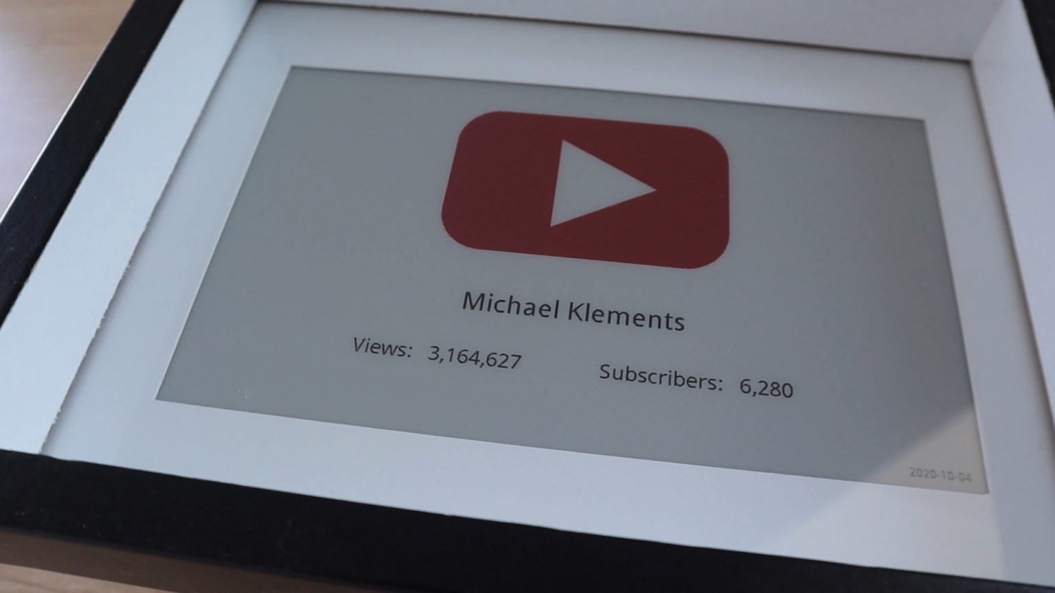 Make A YouTube Subscriber Counter Using An E-Ink Display And A ...