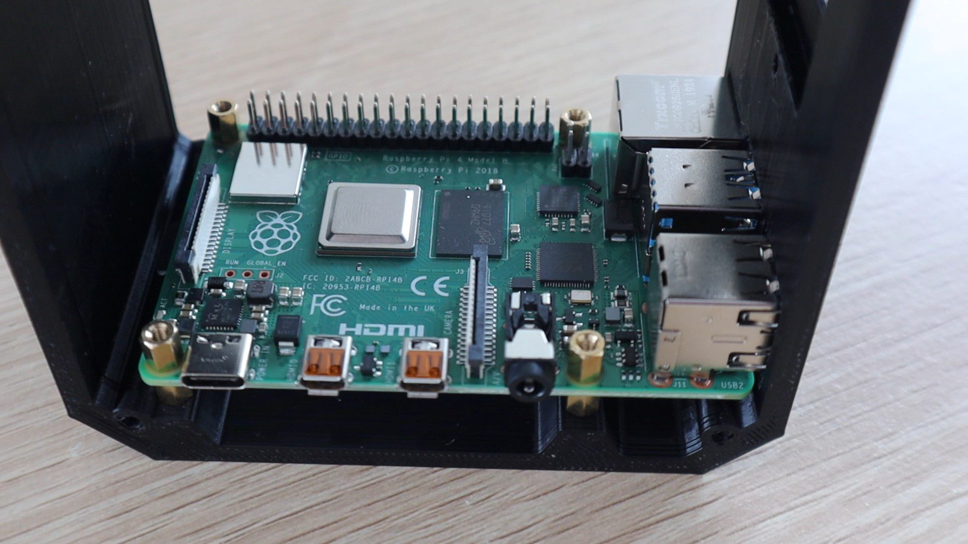 DIY Raspberry Pi 4 Desktop Case With OLED Stats Display - The DIY Life