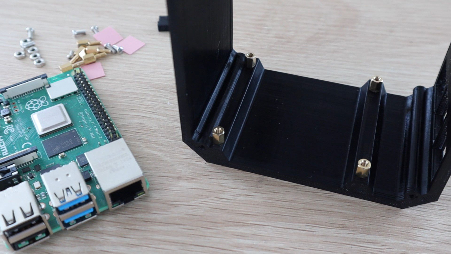 DIY Raspberry Pi 4 Desktop Case With OLED Stats Display - The DIY Life