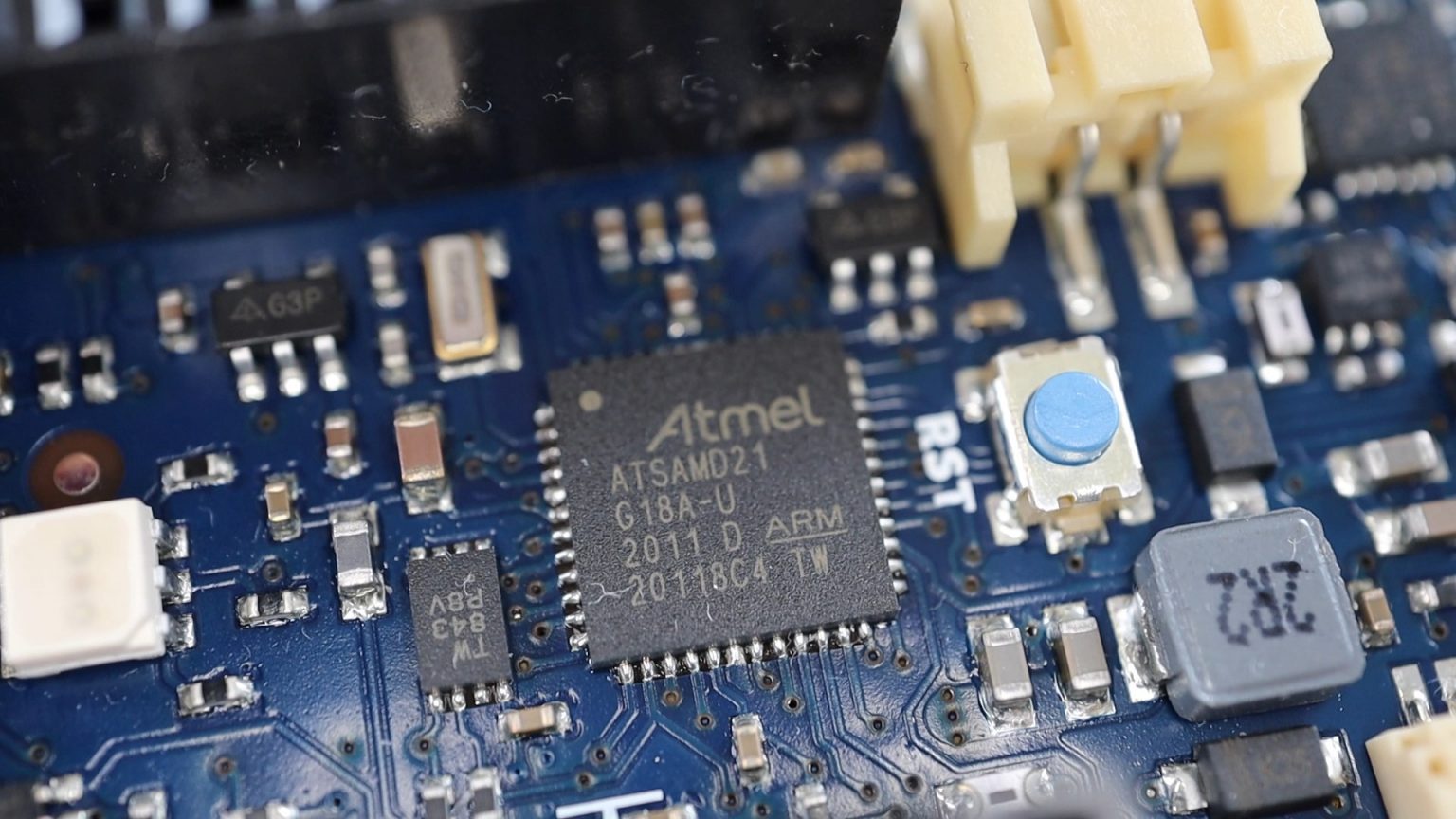 Arduino Oplà IoT Kit - Unboxing And First Impressions - The DIY Life