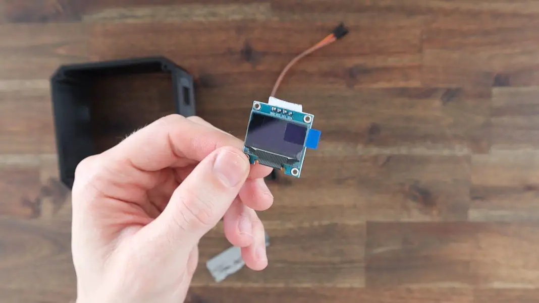 Raspberry Pi 4 SSD Case With Stats Display - The DIY Life