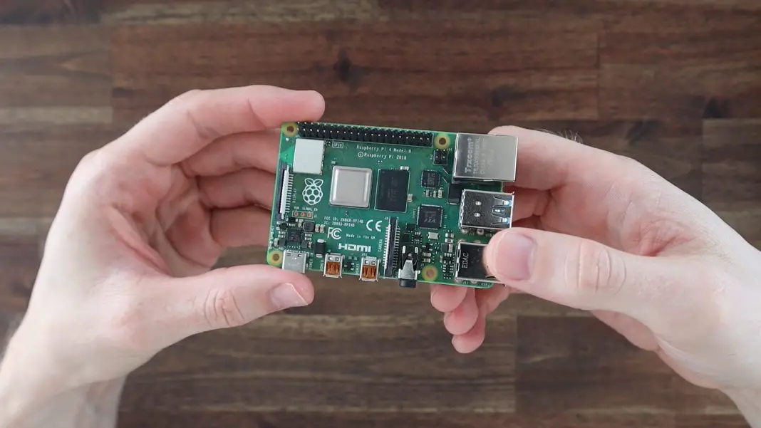 Raspberry Pi 4 SSD Case With Stats Display - The DIY Life