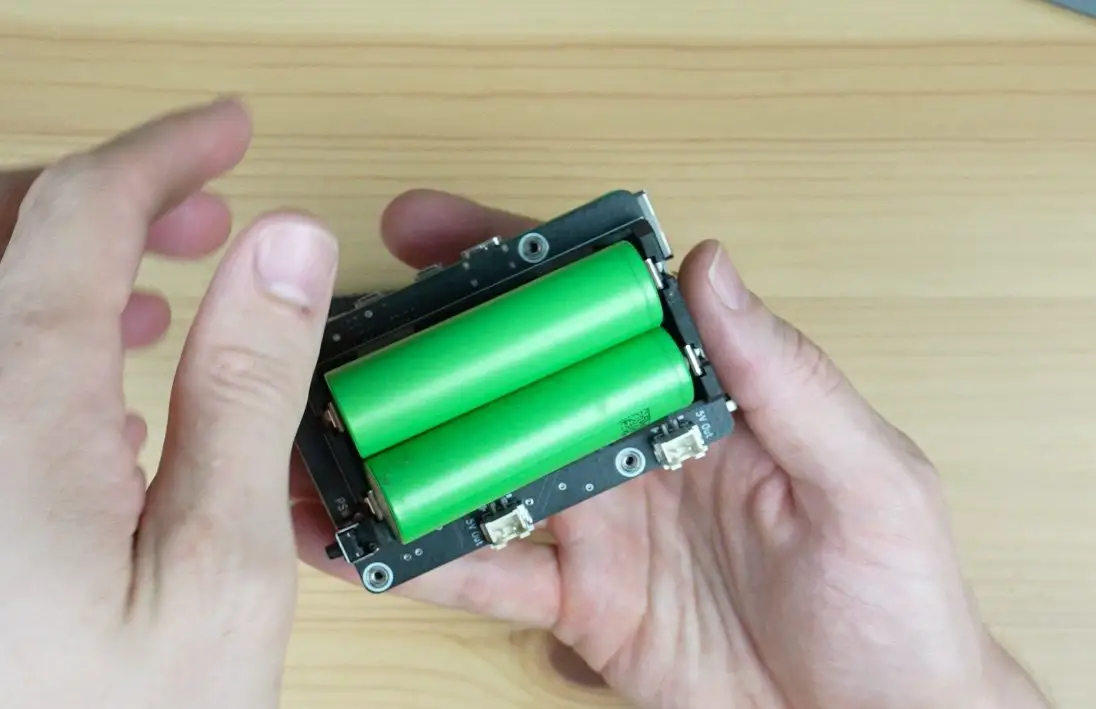 Installing-18650-Batteries - The DIY Life
