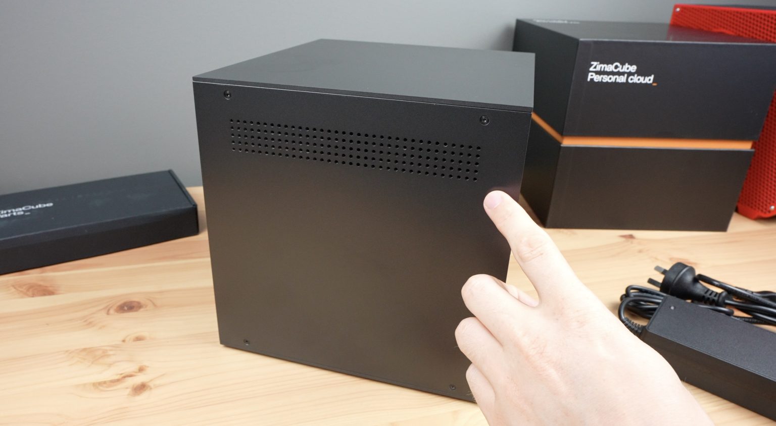 I Tried The ZimaCube Pro, Is This The Perfect Home Server? - The DIY Life