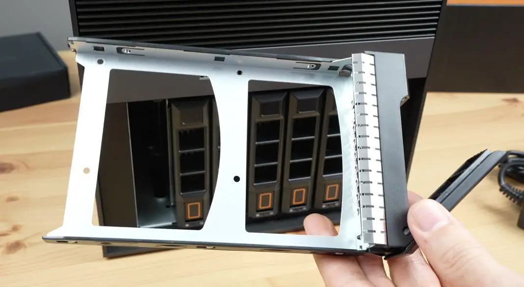 I Tried The ZimaCube Pro, Is This The Perfect Home Server? - The DIY Life